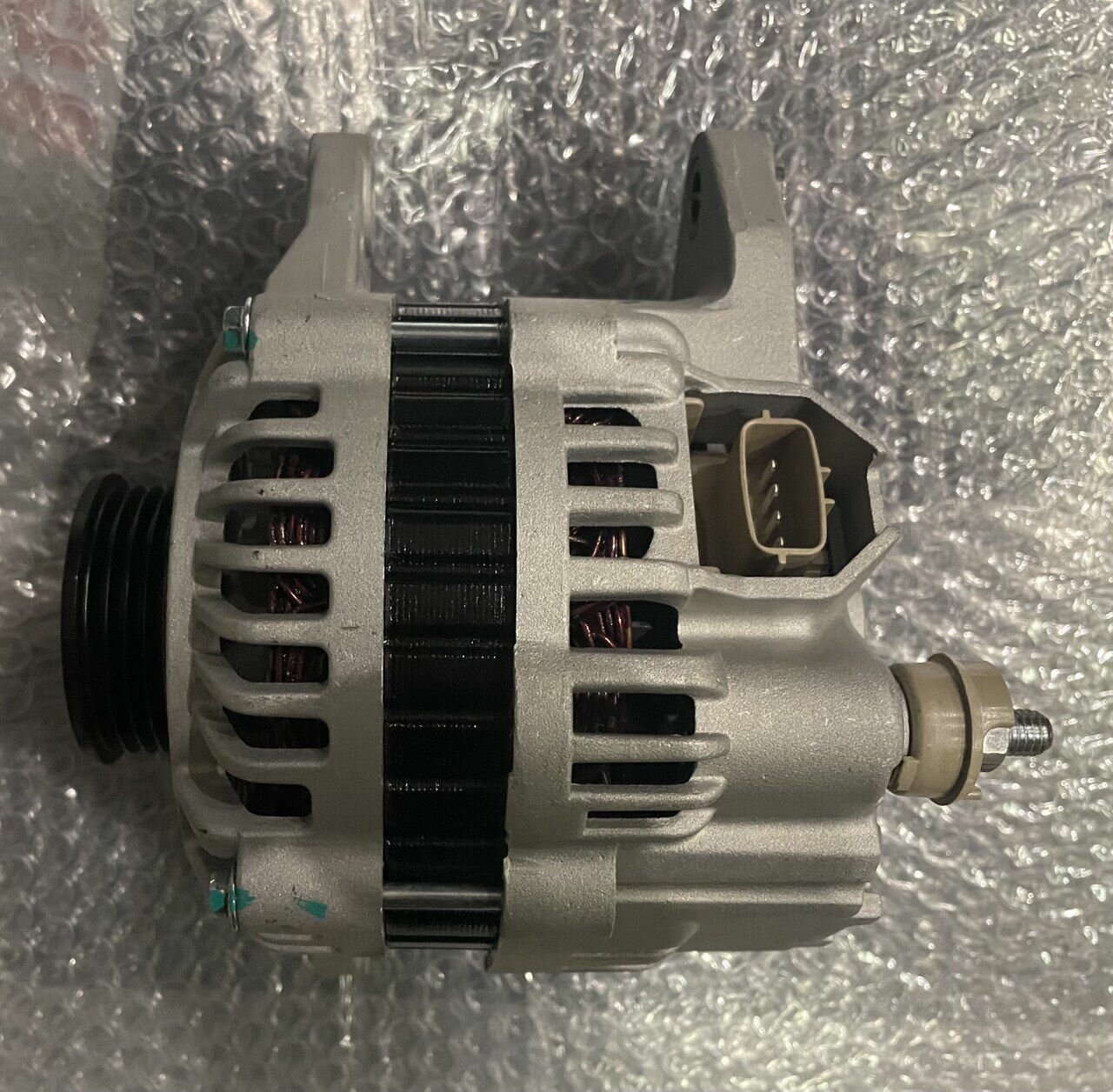 Генератор для Лансер 9, Галант, Кольт,1.6 12V.