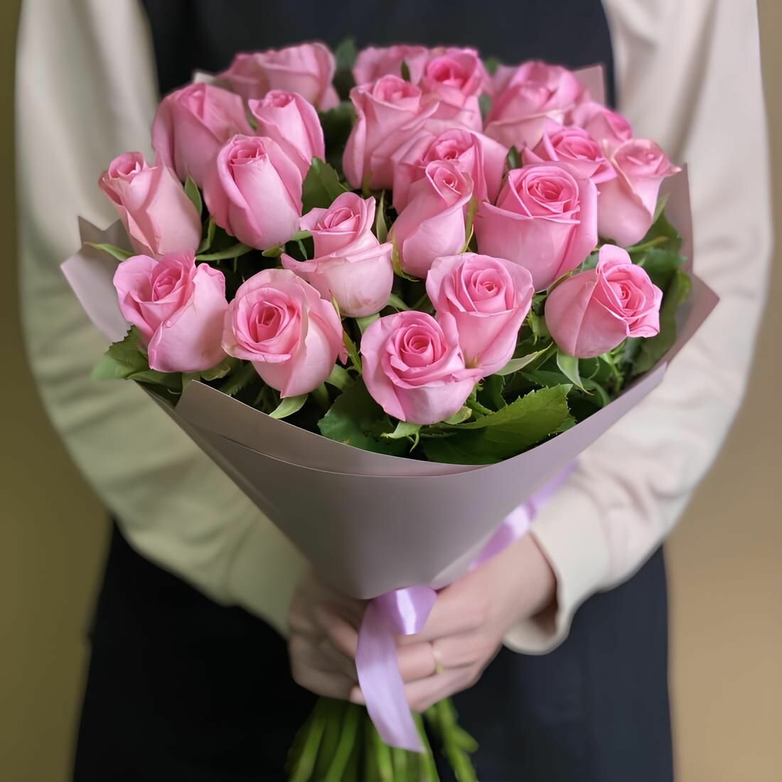 Цветы живые букет из 25 розовых роз 40 см в упаковке от Flor2u