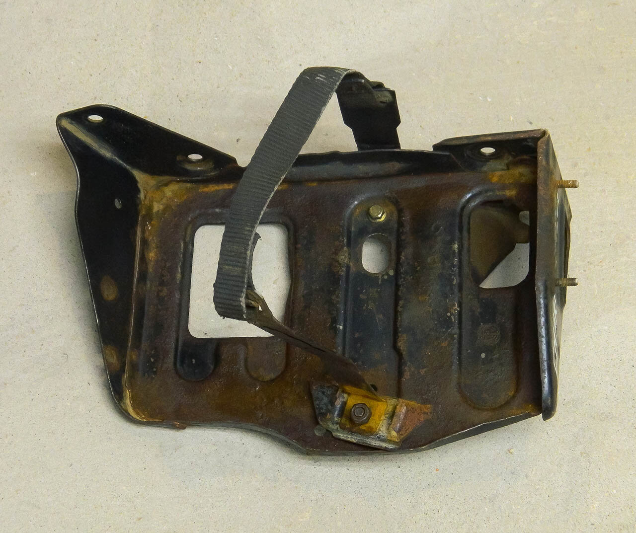 Кронштейн аккумулятора Fiat Marea