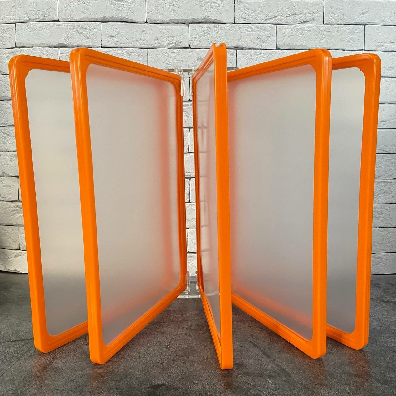 Демосистема настенная перекидная А4 на 5 карманов, оранжевый цвет