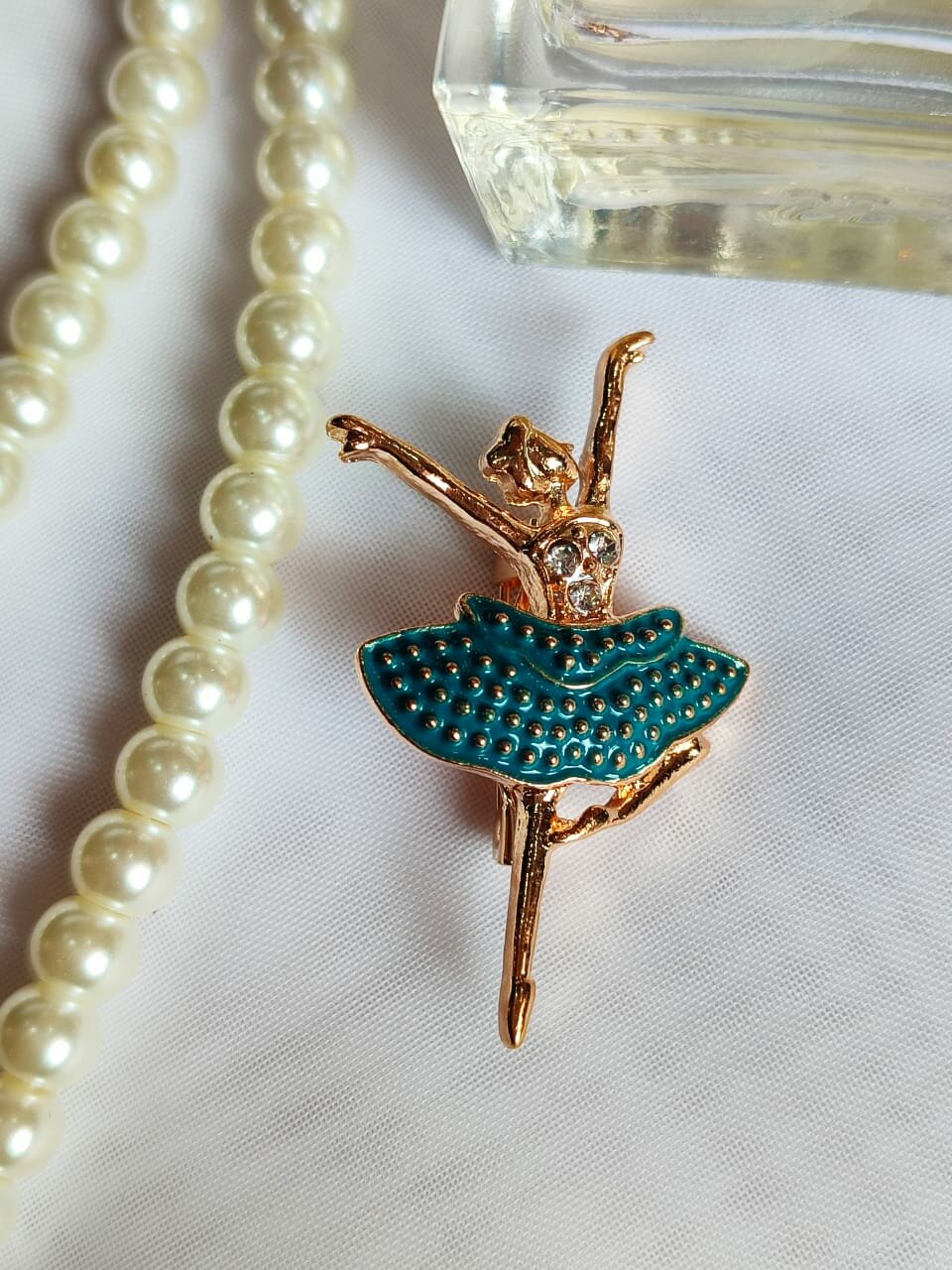 Брошь, стразы, эмаль