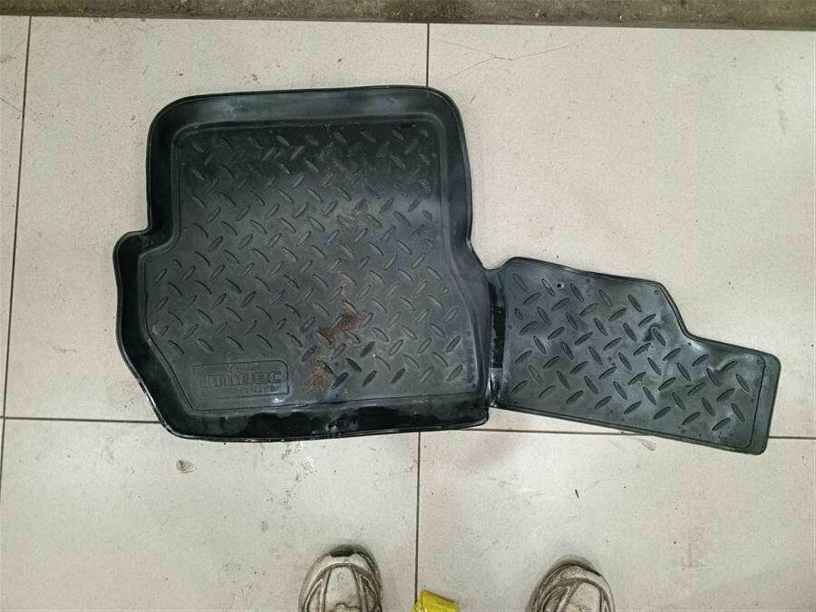 Коврик салона задний левый от Ford Fusion 2002-2012