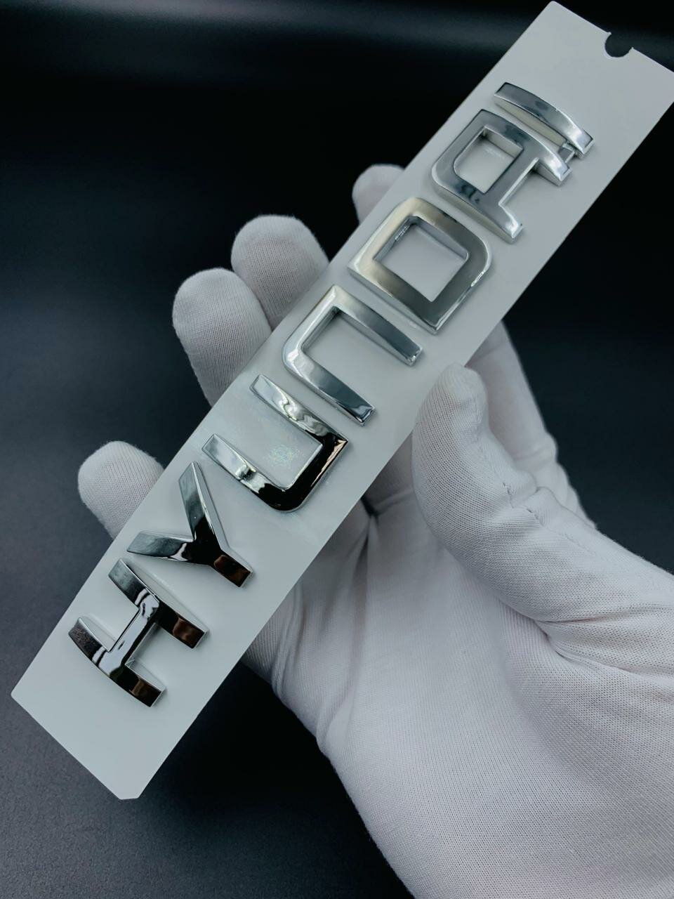 Значок на крышку багажника Хендай. Эмблема шильдик Hyundai (хром)