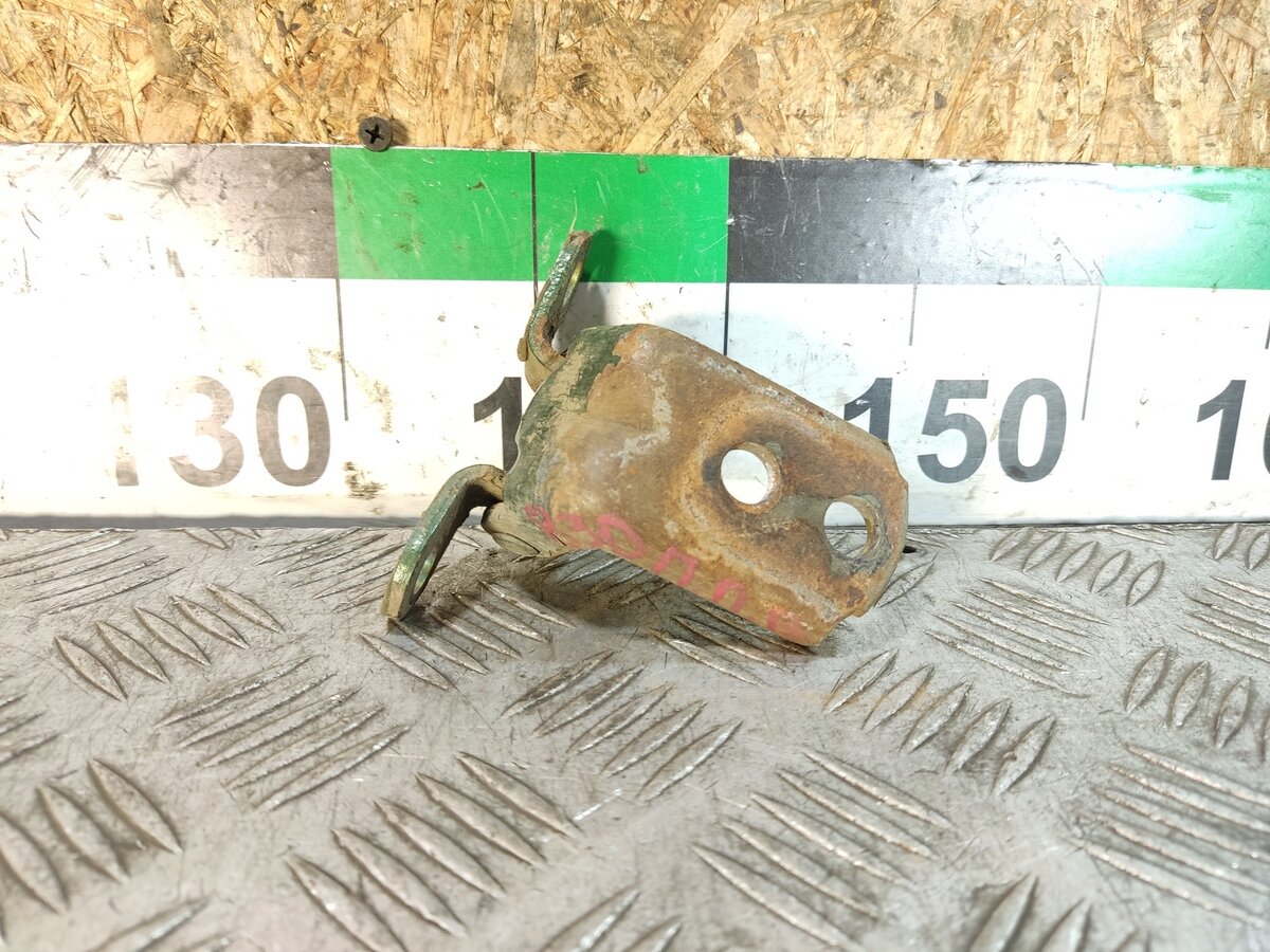 Петля двери передней правой верхняя NISSAN Almera N16 824212J000