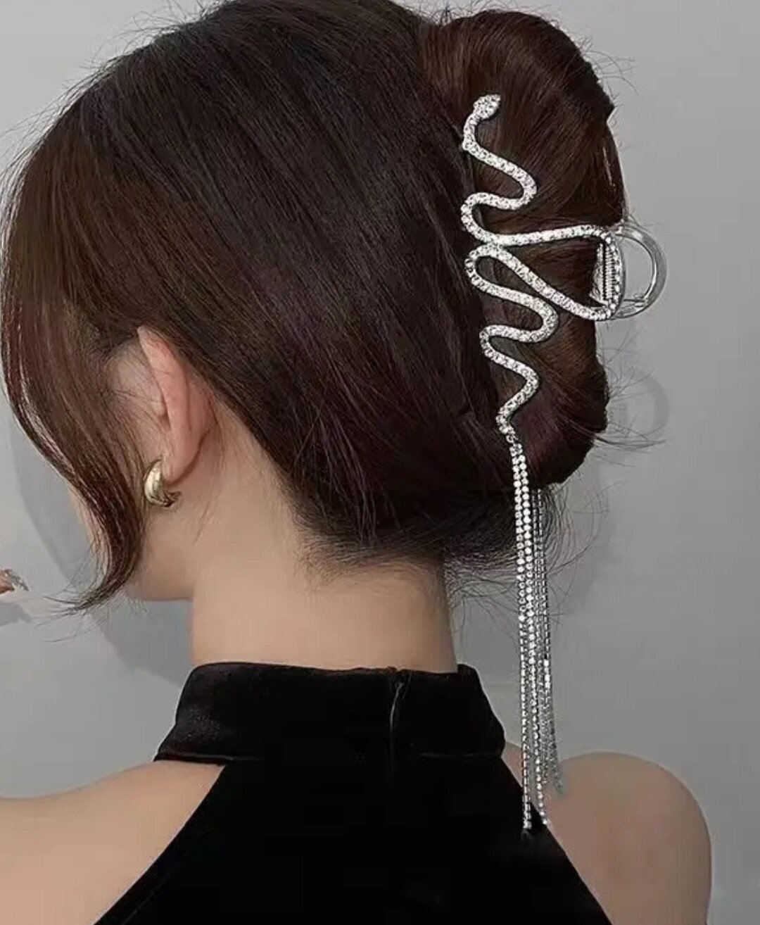 Заколка- краб" Змея со стразами с подвесками из стразов. Символ мудрости и возрождения. Цвет "Серебро"