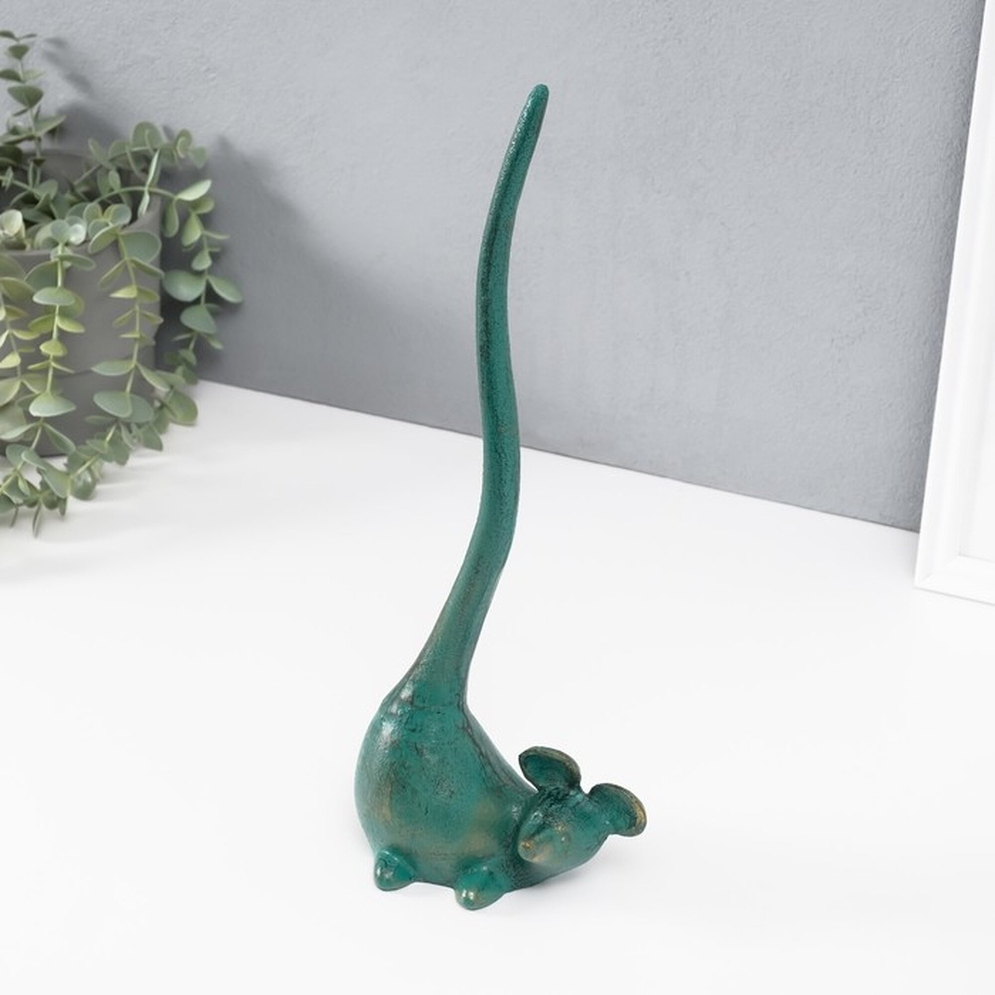 Фигурка чугун, держатель для полотенец бумажных «Мышь», 7.7×14.5×36 см