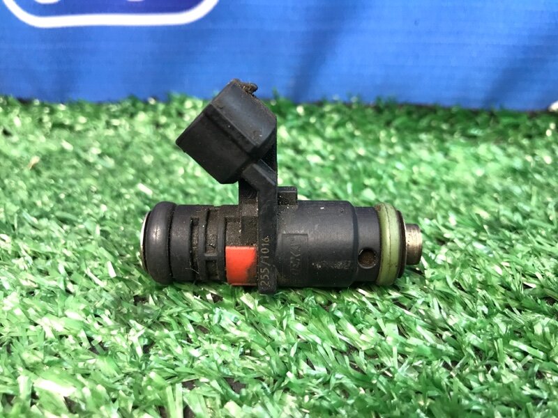 Форсунка Volkswagen Polo HB 1.2 2011 (б/у) 03E906031C