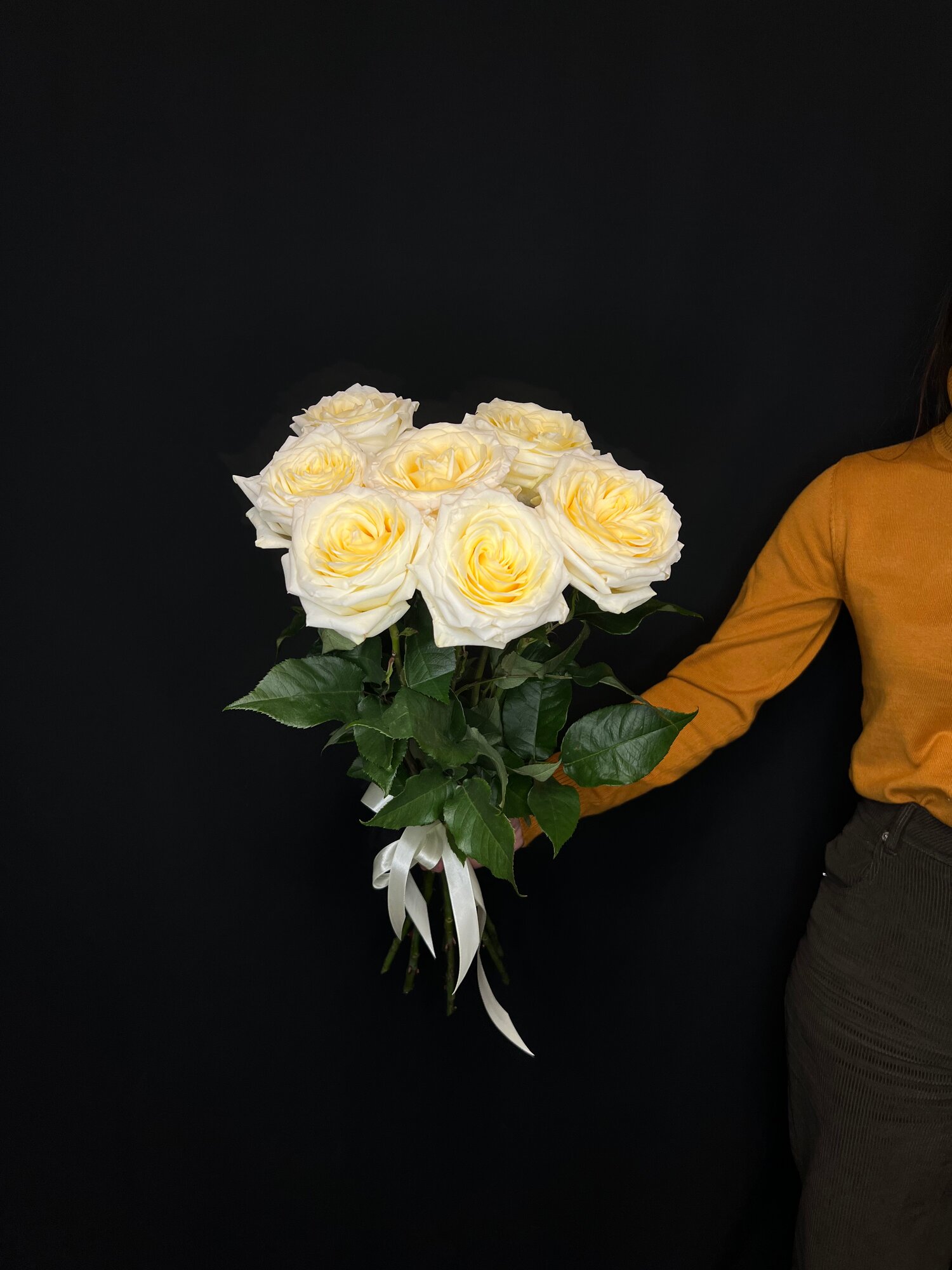 Букет из 7 роз Канделайт под атласную ленту "Руслан и Людмила"