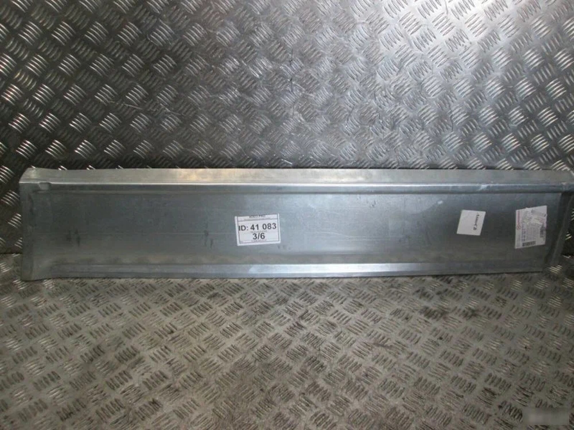 Порог Klokkerholm 9568001, левый, для Volkswagen Transporter T5, серебристый