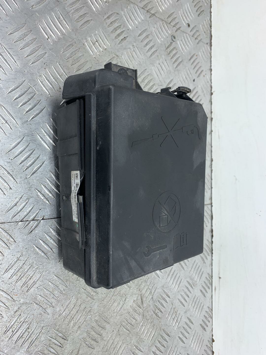 Блок предохранителей Opel Corsa E 2016 39036040