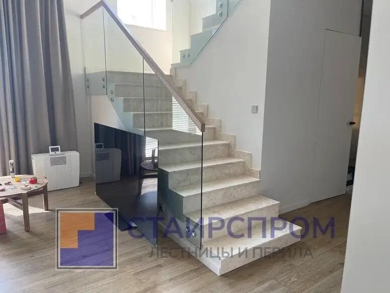 Стеклянные ограждения лестницы на нержавеющих точечных креплениях L=1000 мм, H=955 мм, СтаирсПром