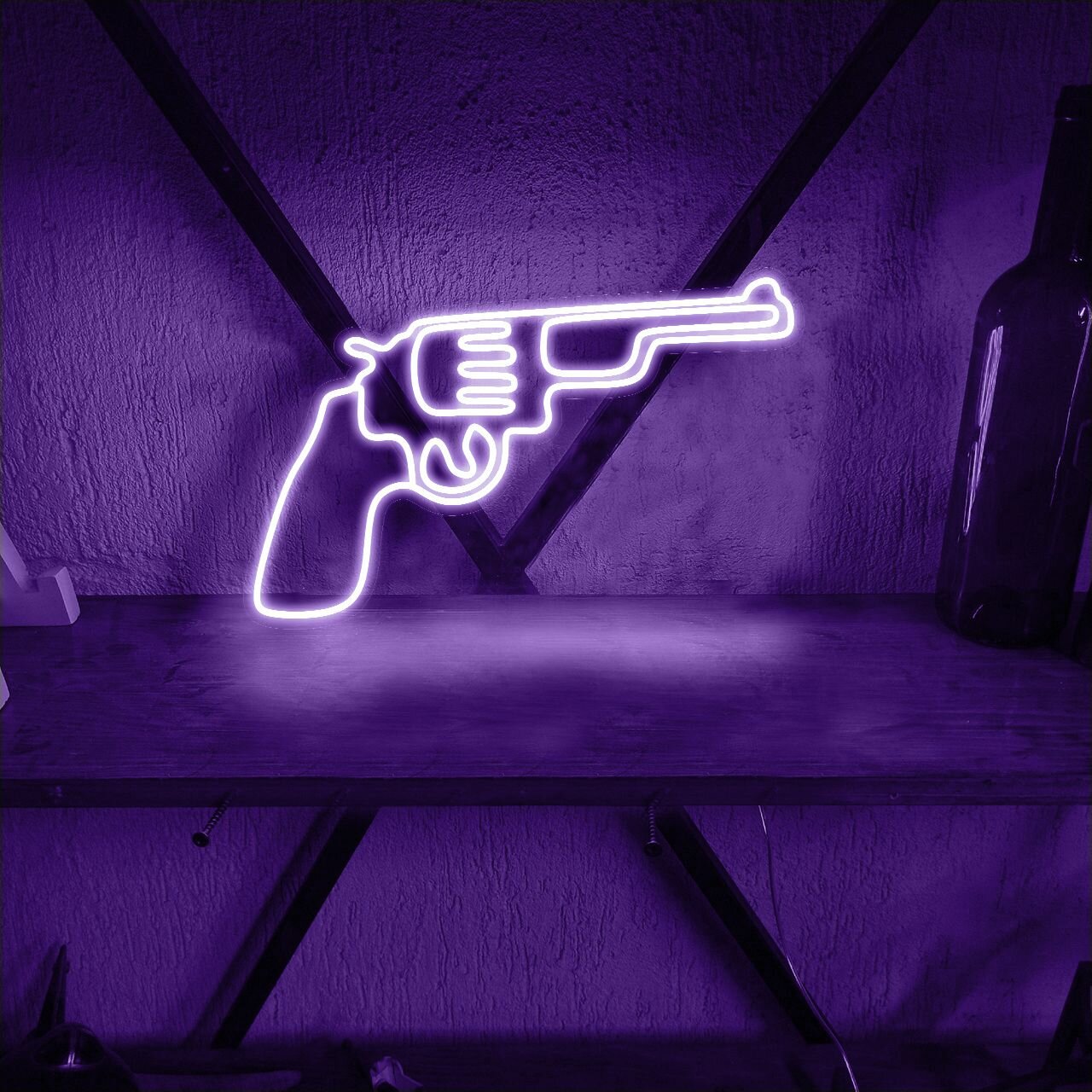 Светильник неоновый Elmarto Револьвер, 40х10 см, фиолетовый