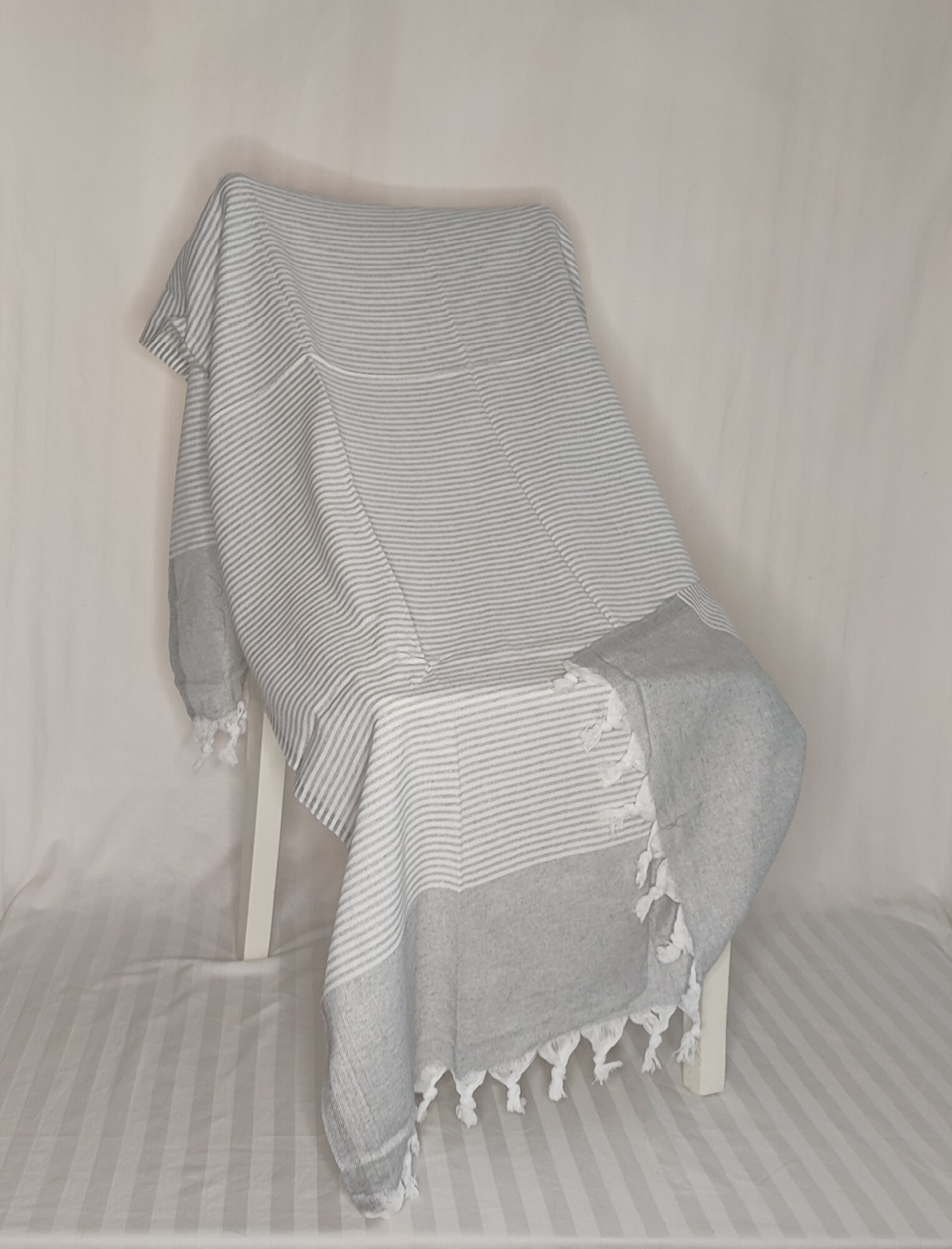 Покрывало для пляжа, шезлонга или спа светлосерое