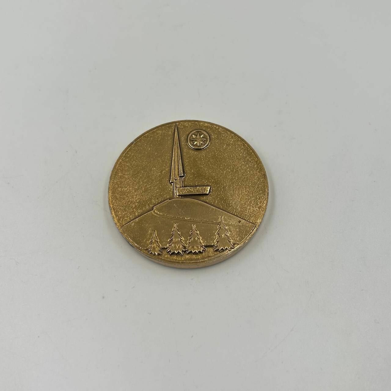 Настольная Медаль - Минский областной совет по туризму, СССР! Диаметр 50 мм