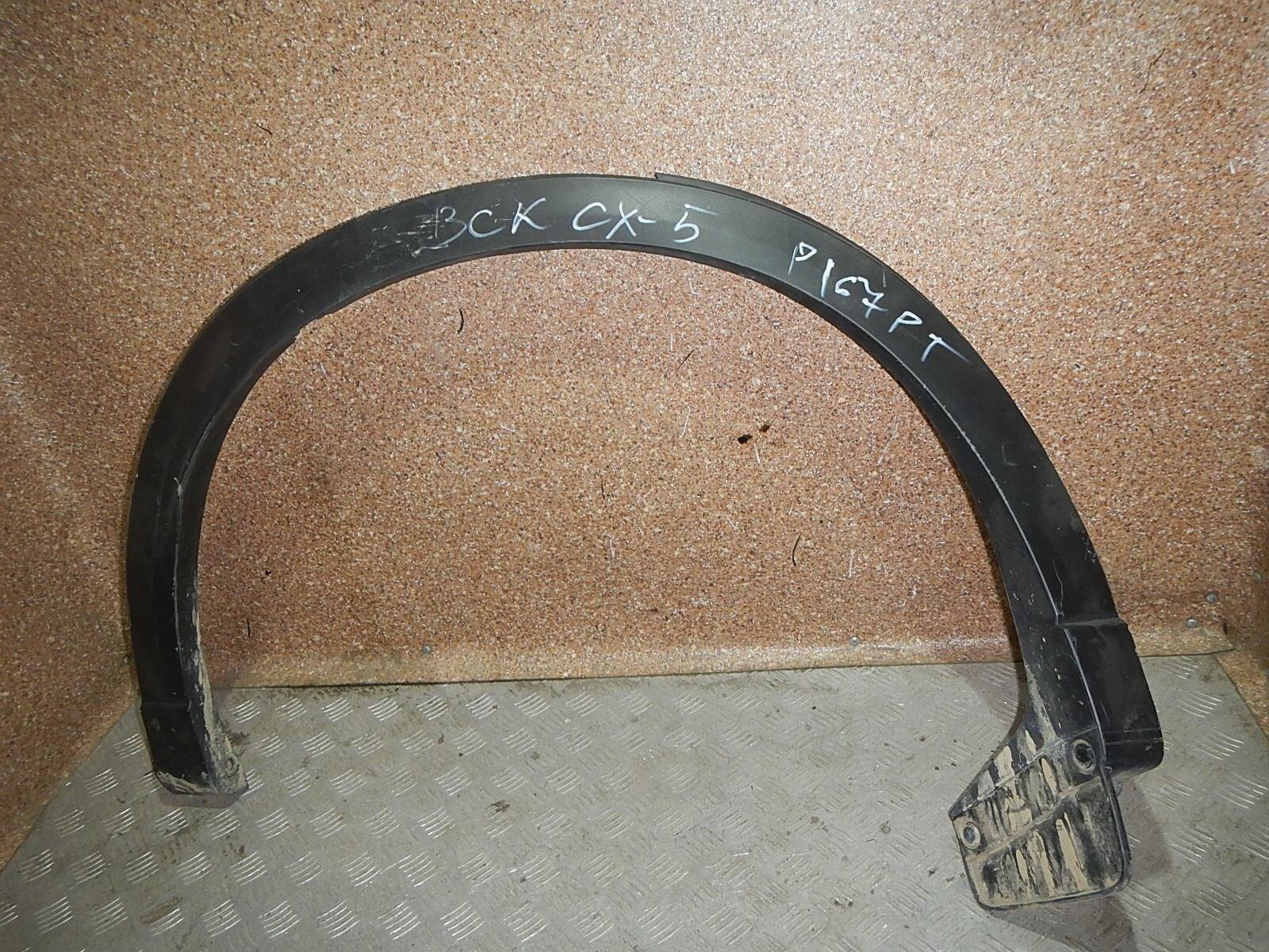 Б/У Накладка крыла заднего правого, Mazda (Мазда)-CX-5 (17-) MAZDA CX-5 (17-) Следы ремонта на 2 креплениях,царапины. 38...