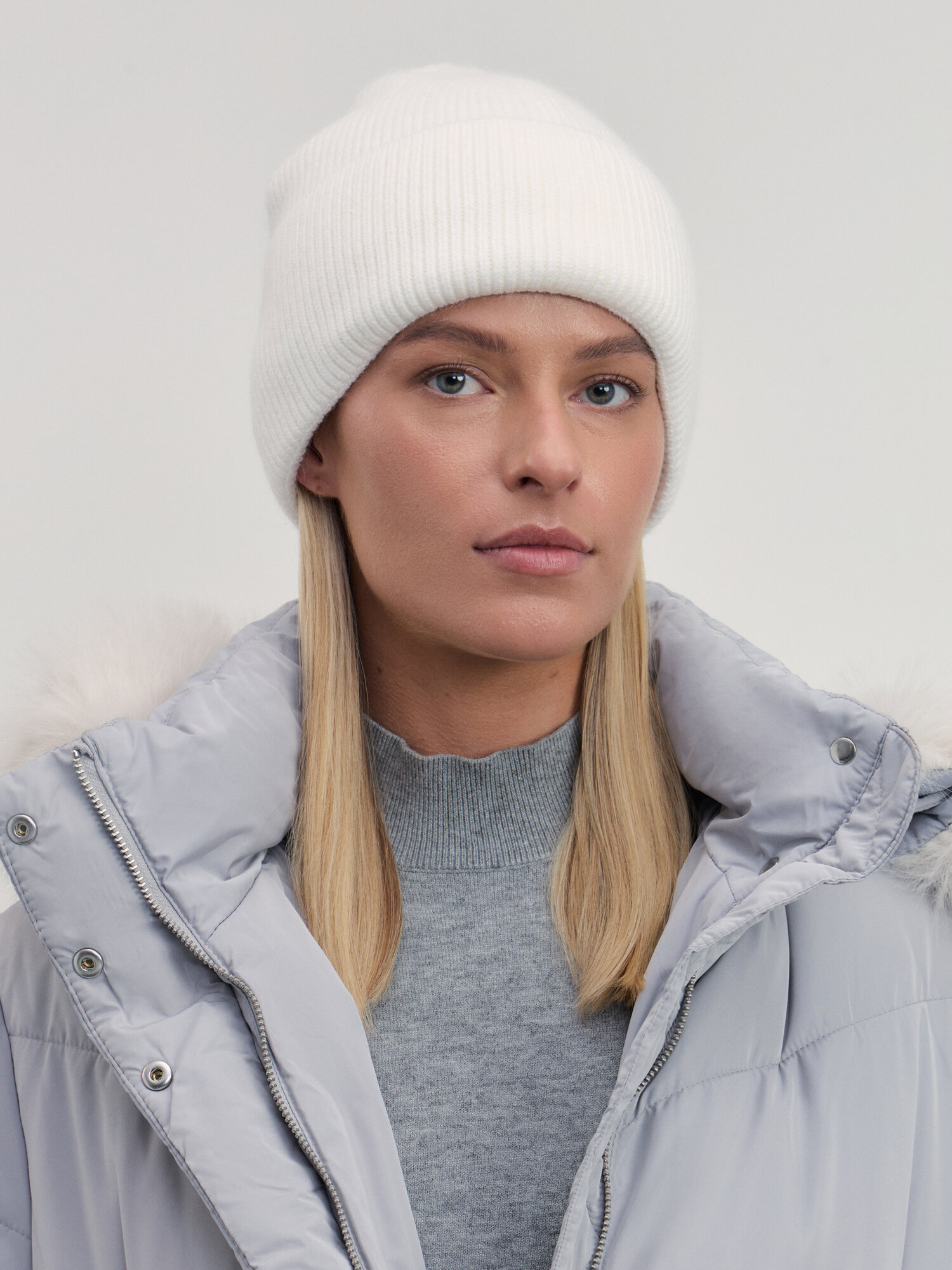 Шапка-бини для женщин