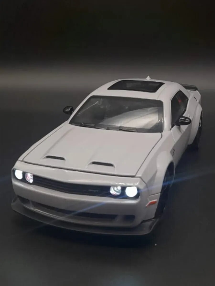 Машинка металлическая Dodge Challenger SRT1:24