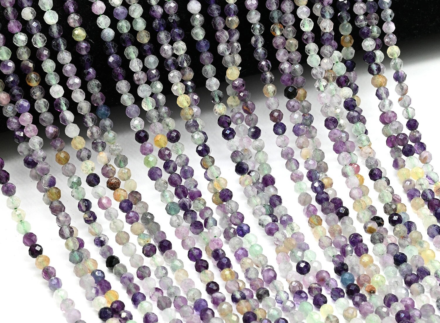 Бусины из флюорита шарик гр.4мм, 39см, 110 бусин .