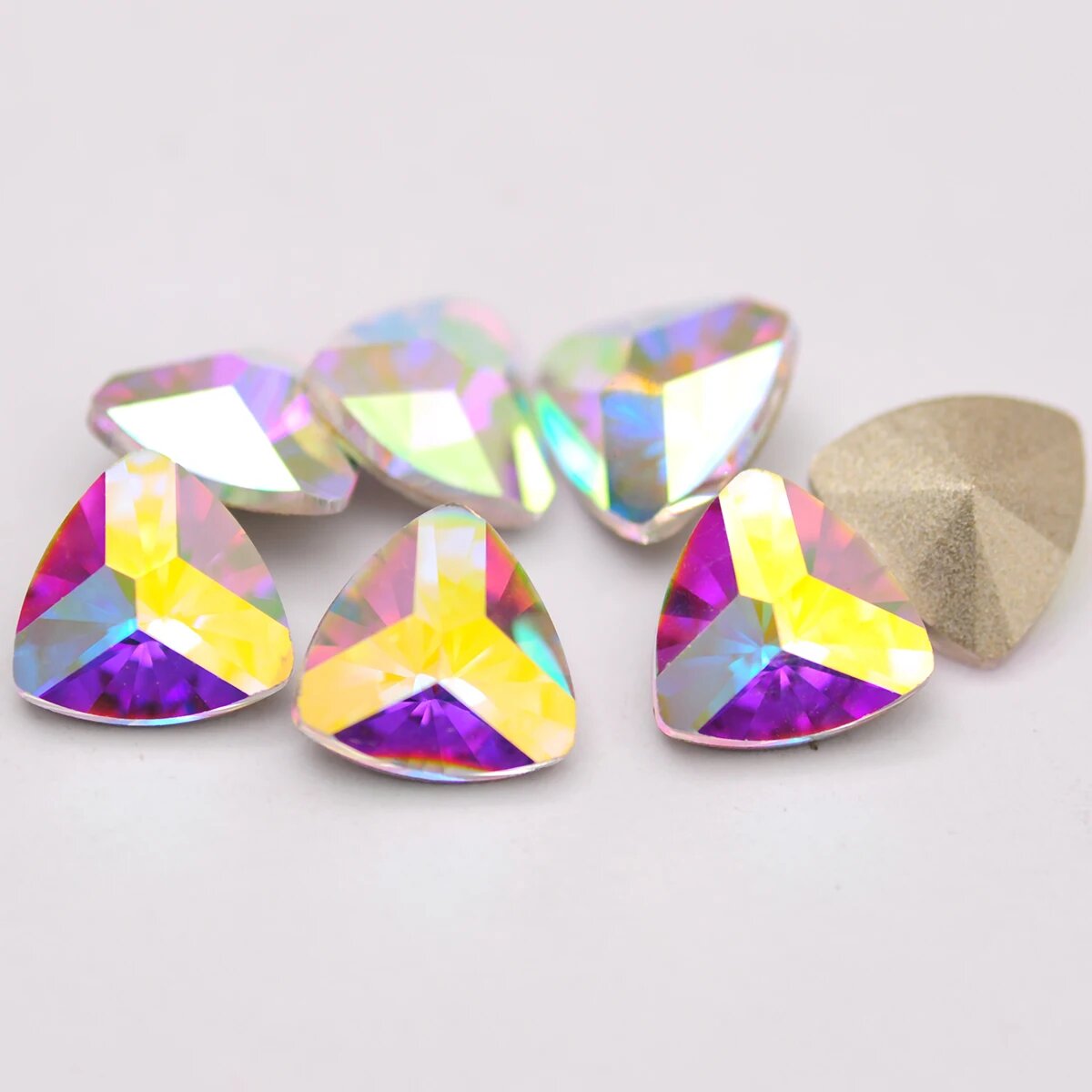 Стразы треугольные Crystal AB 6x6.1mm 10 шт