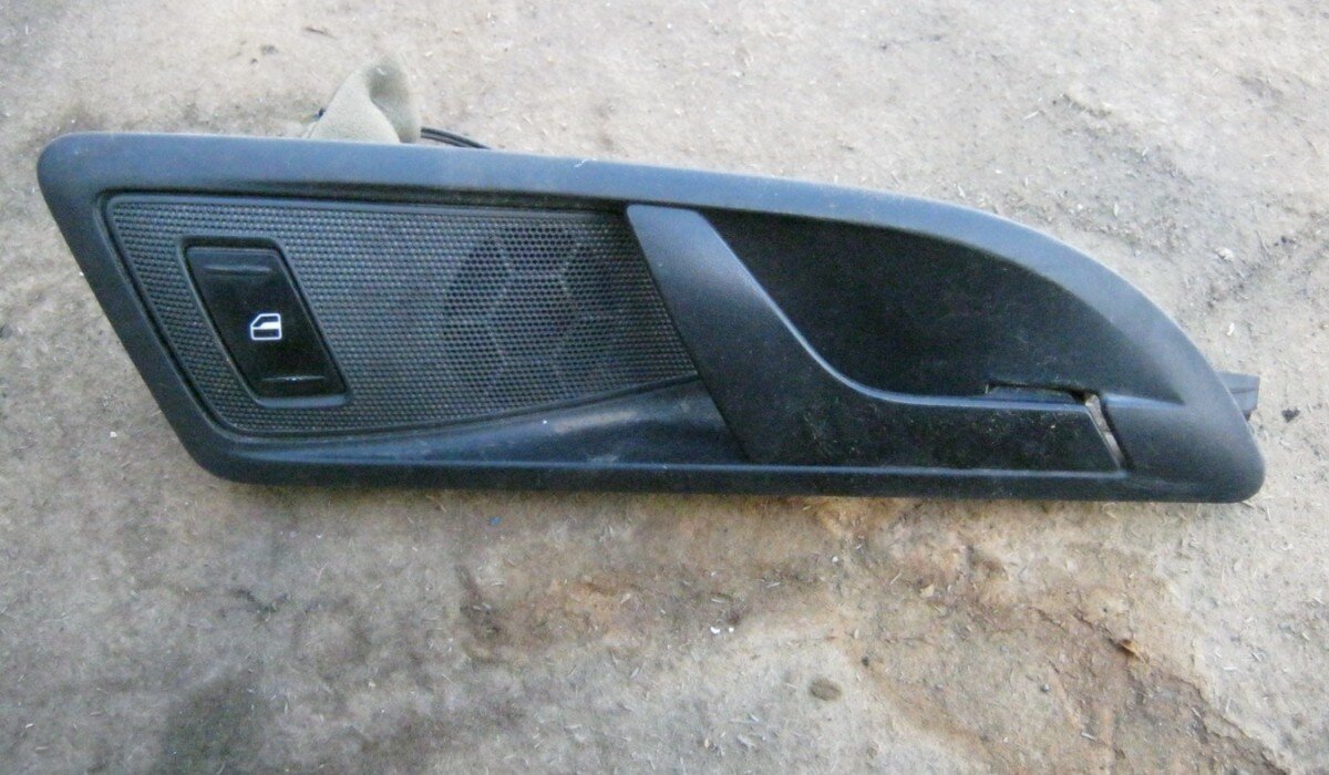 Ручка двери передней правой внутренняя Octavia (A5 1Z-) Skoda 1Z0837248