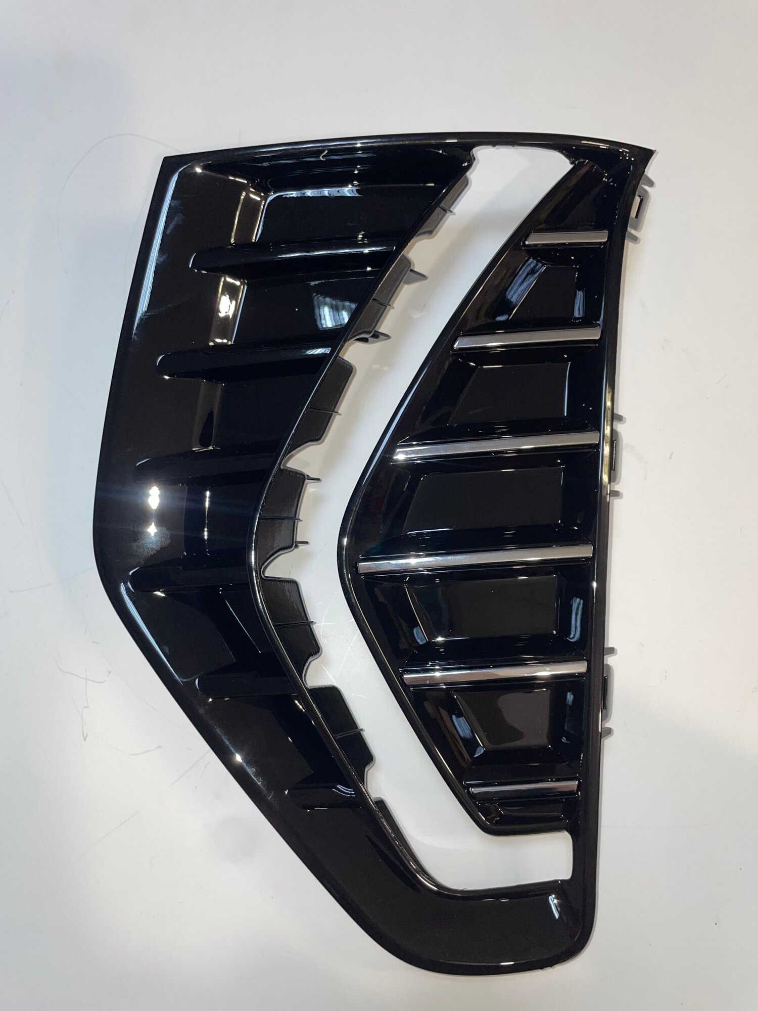 Решетка фары противотуманной левой Haval Jolion [1.5 16V 7AMT внедорожник 4X4 Turbo] 2803172XST01A