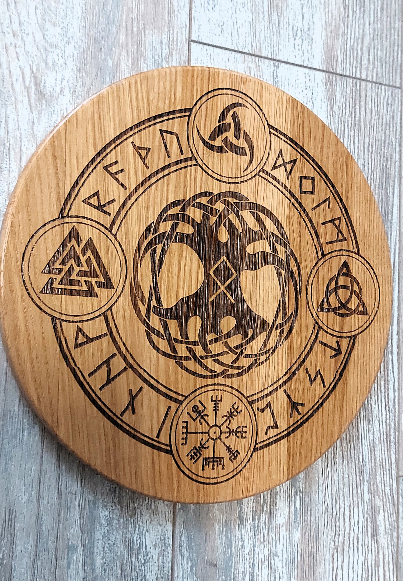 Алтарь "Иггдрасиль", круглый, натуральное дерево, с лазерной гравировкой