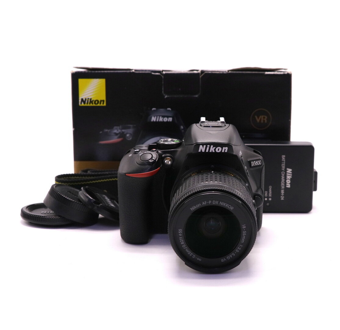 Nikon D5600 kit в упаковке (пробег 5370 кадров)
