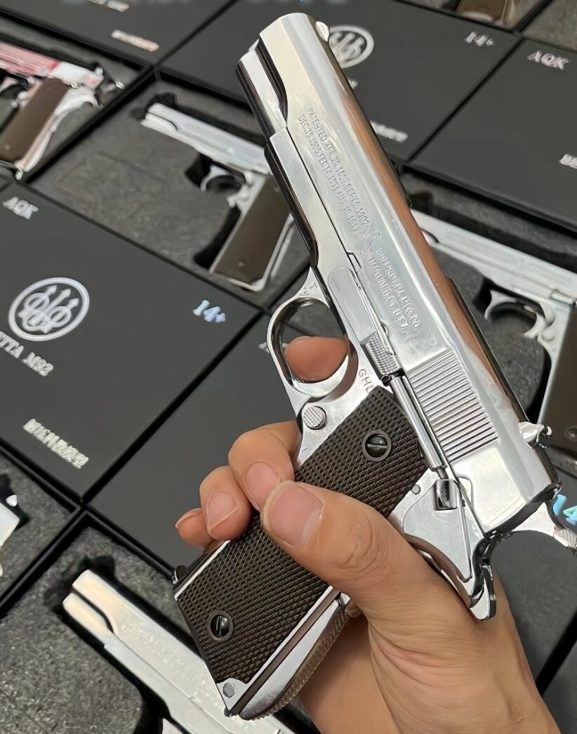 Игрушечный пистолет AQK1911 хромированный Модернизированная версия Стреляет 6мм пластиковыми пулями Для детей и подростков Реалистичный дизайн