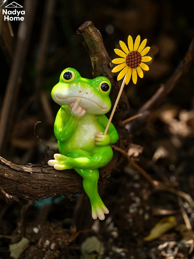 Садовая фигурка лягушек для сада и дачи