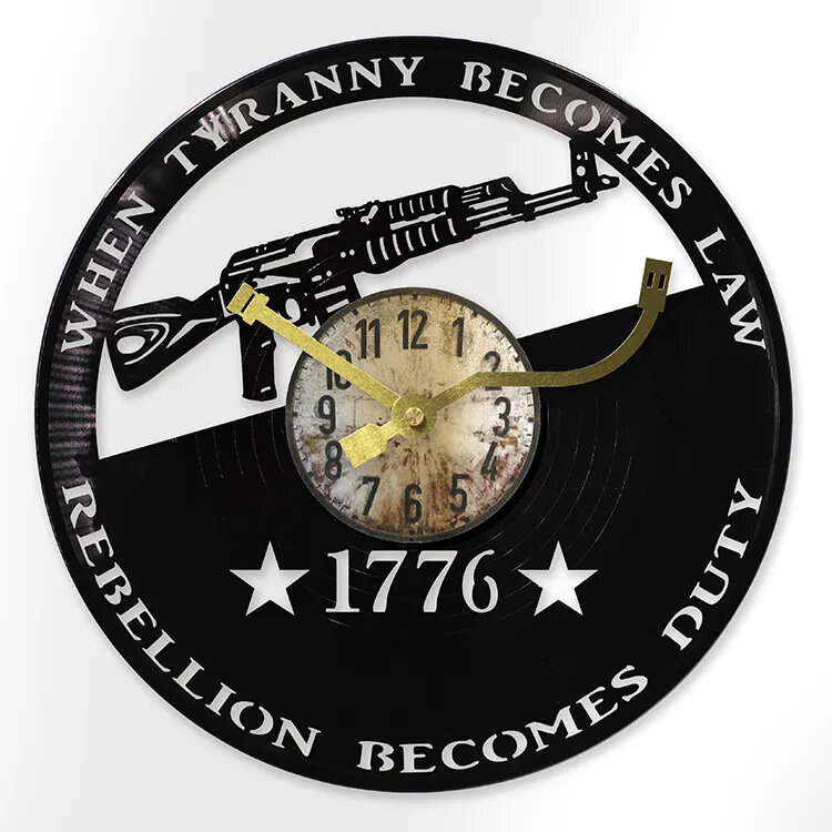 Винтажные настенные часы 1776 года | Бесшумные часы с виниловой пластинкой | Дизайн с цитатой «Оружие и восстание» для дома, офиса или патриотического интерьера — 30 x 30 см