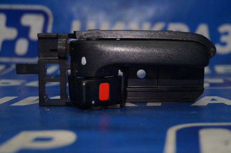 Ручка двери внутренняя Pontiac Vibe 1.8 (1ZZ) 2003 задн. прав. (б/у) 6927302020