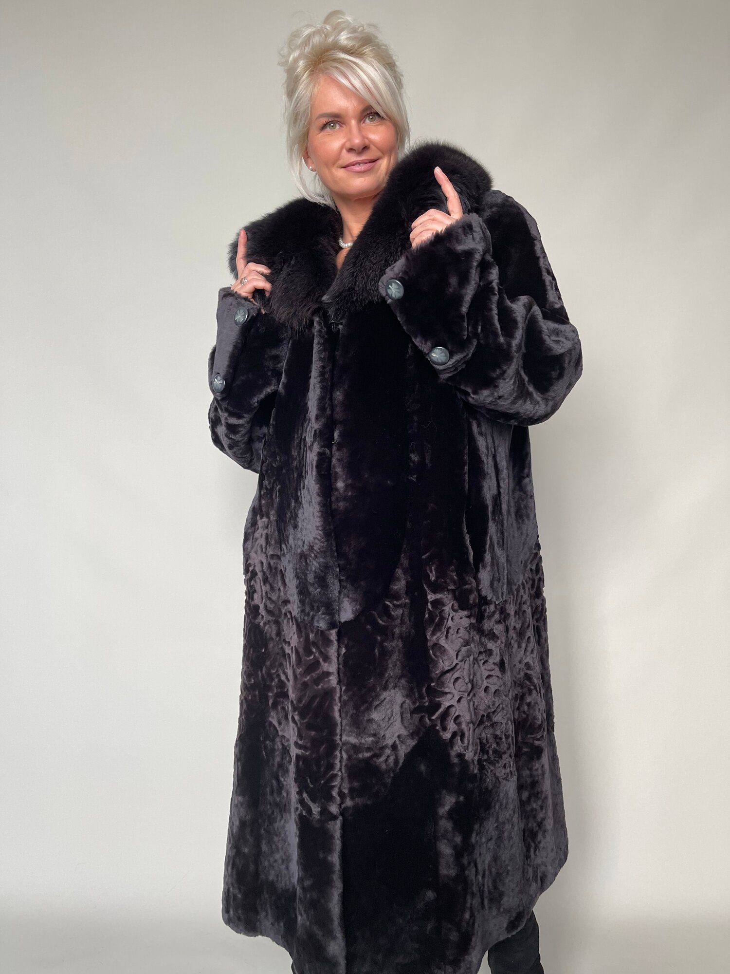 Шуба мутон тм арктика воротник Песец р.50-52 /12545/