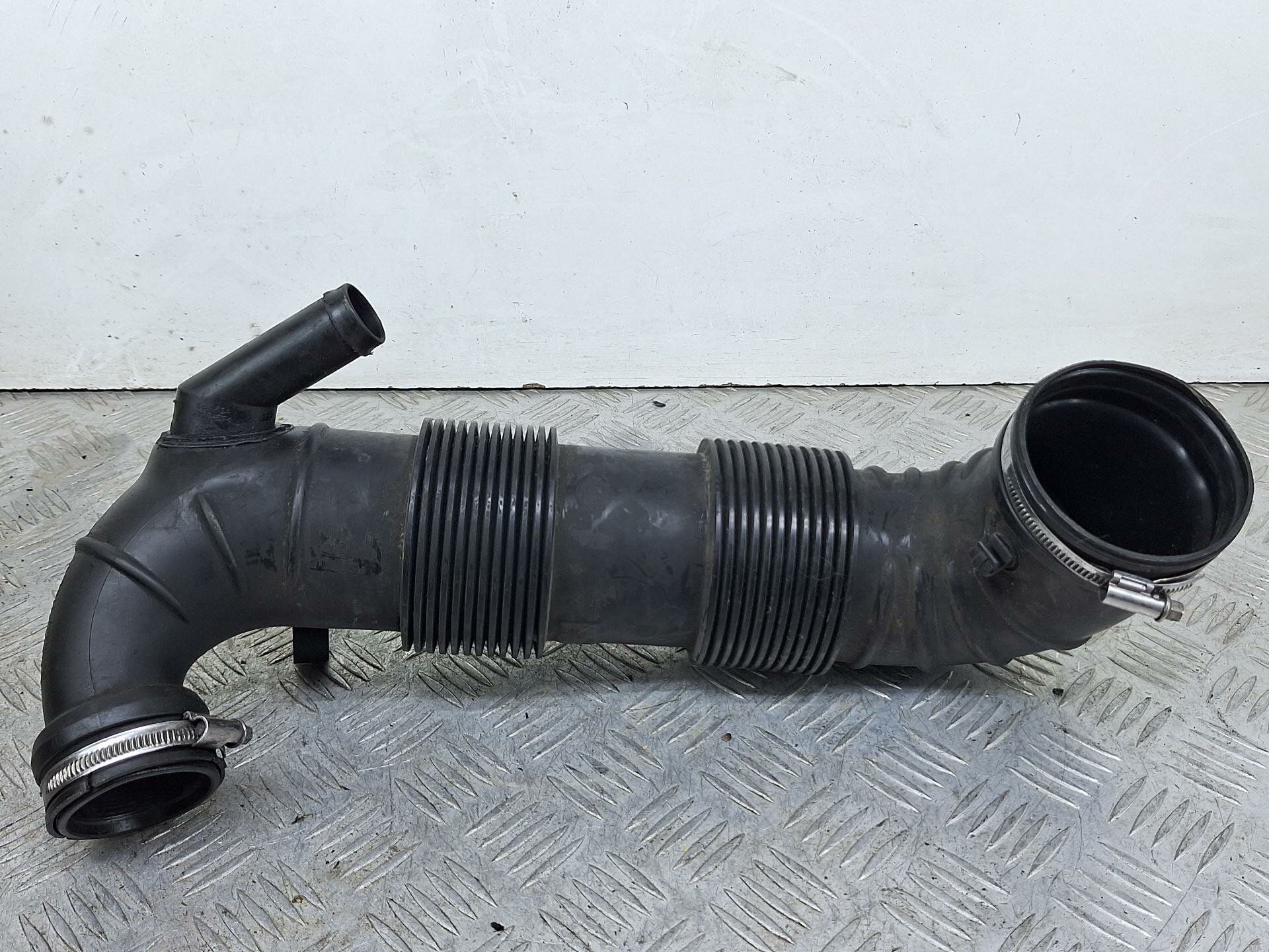 Патрубок интеркулера Volkswagen Crafter рест. (2011 - 2016) 2E0129615K