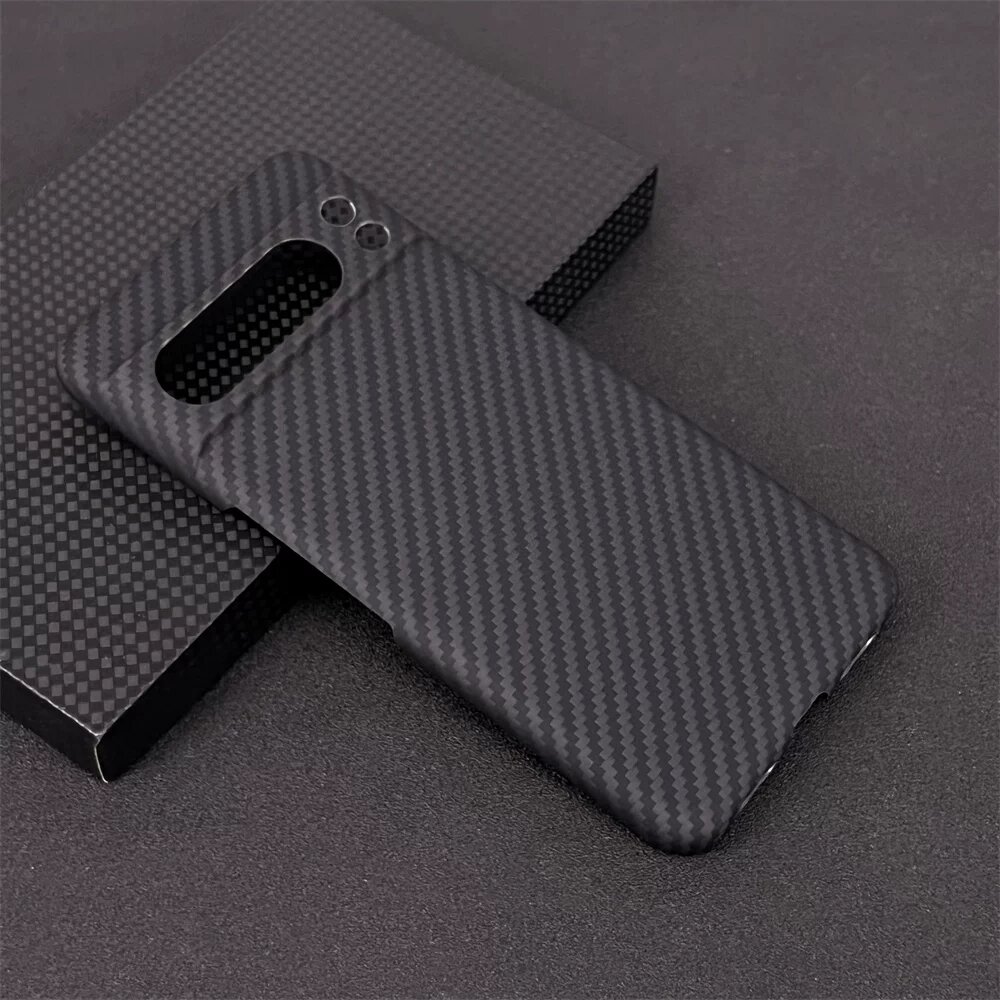 Кевларовый чехол из карбонового волокна для Google Pixel 8 Pro — матовый черный с вулканическим рисунком