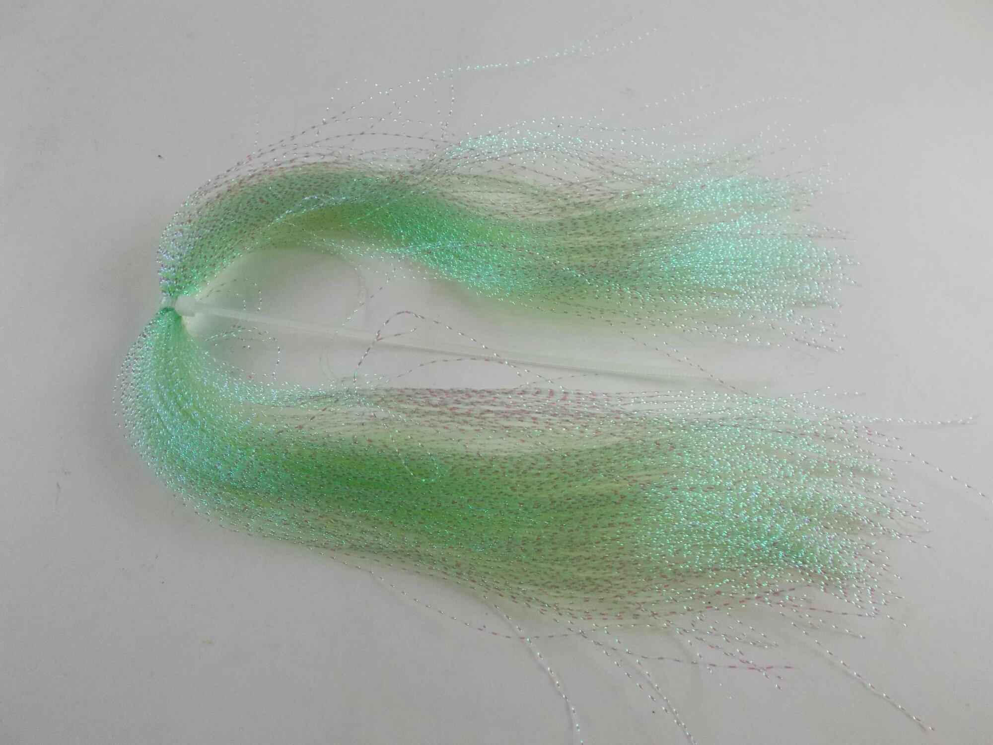 Люрекс голографический для вязания мушек Светло-Зелёный.