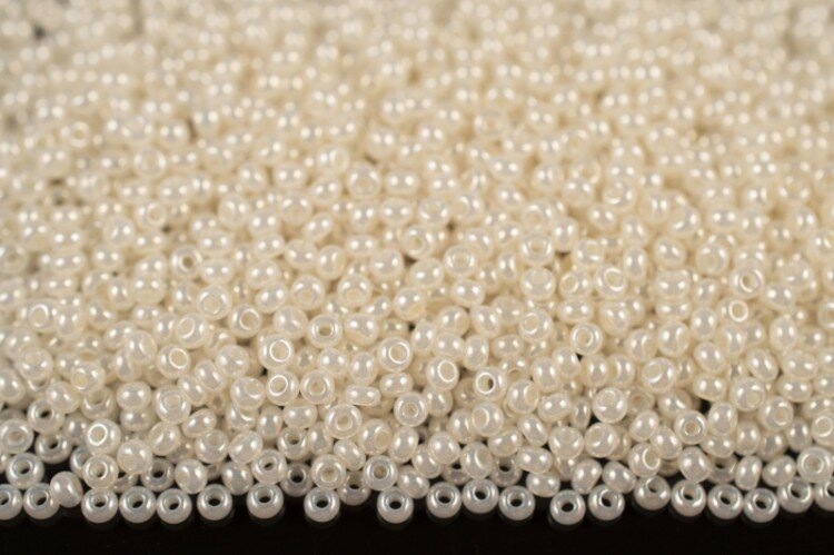 Бисер чешский PRECIOSA круглый 10/0 47102 молочный непрозрачный, 20 грамм