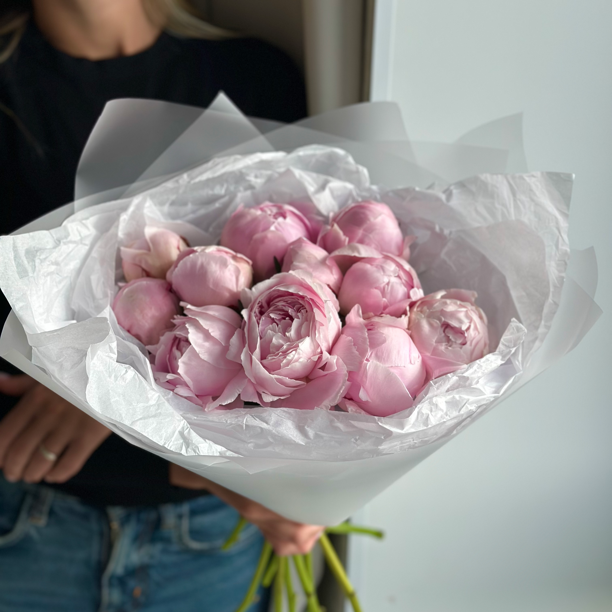 Букет из пионов Sharmonic Fleur, 11шт, в плёнке, розовый