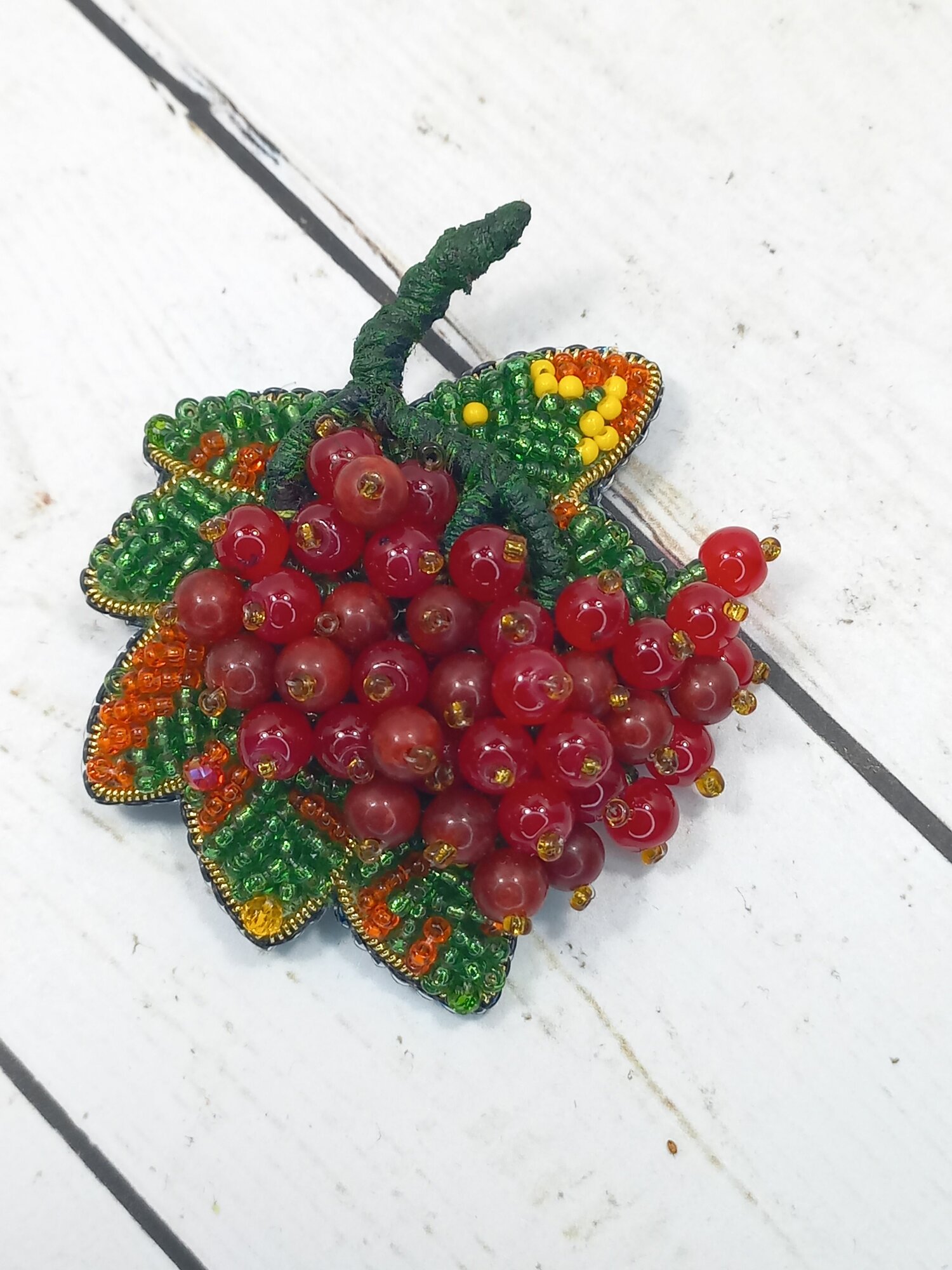 Брошь, бисер