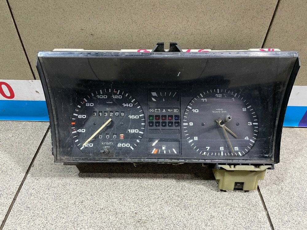 Панель приборов VW Golf II 191919033MD