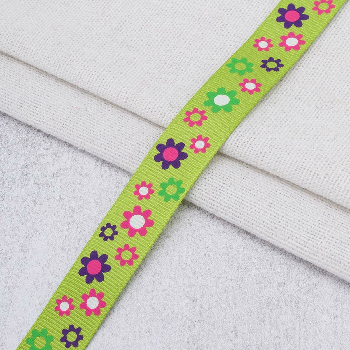 Лента декоративная для упаковки подарков, репсовая, с рисунком, 1,5 см х 45,72 м, цвет зеленый