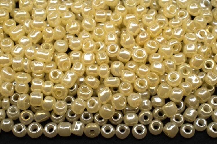 Бисер китайский круглый размер 8/0, цвет 0142 жемчужный непрозрачный, блестящий, 450г