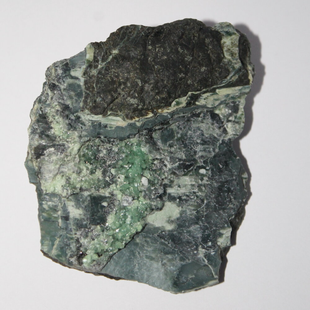 Коллекционный образец демантоида True Stones, зеленый/коричневый, 80x65x30 мм