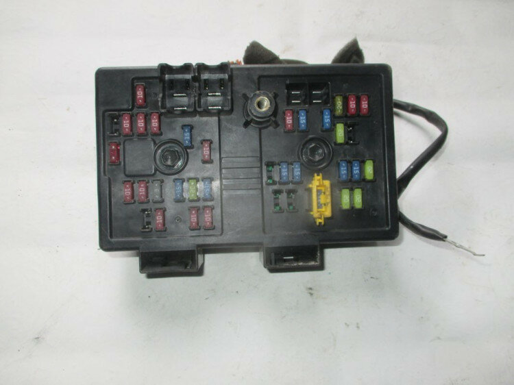 Блок предохранителей салонный 96821082 96821083 Шевроле Каптива 7D17-0016 - без крышки - M994