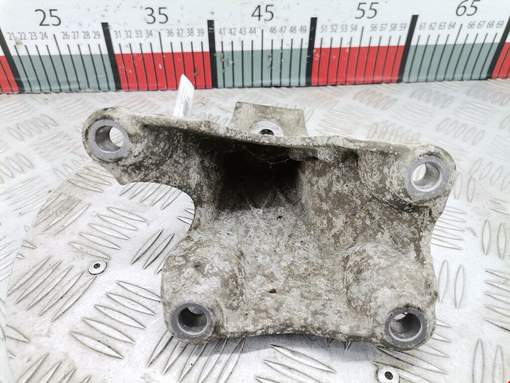 Кронштейн (крепление лапа) двигателя Audi A6 C6 4F0199308N арт. 1829217