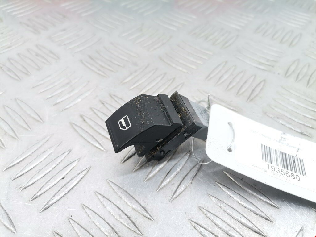 Кнопка стеклоподъемника Volkswagen Passat 7 7L6959855B арт. 1935680