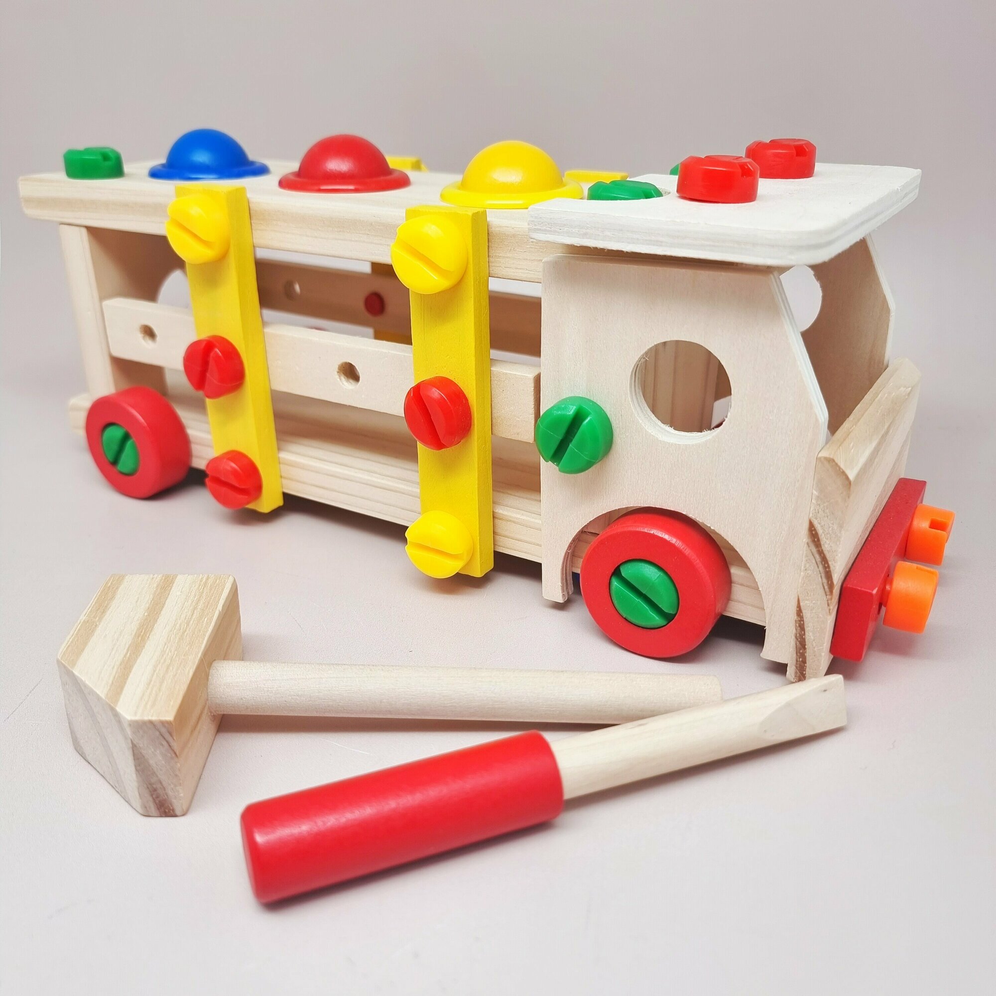 Деревянный конструктор "Машинка-стучалка" с молотком и шариком