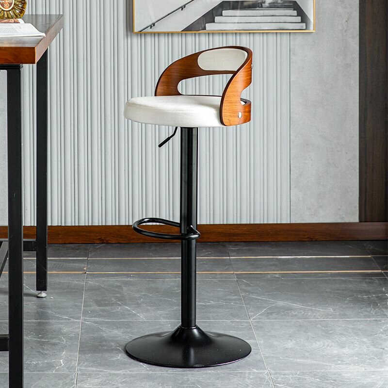 Вращающийся на 360 стул с высокой перекладиной