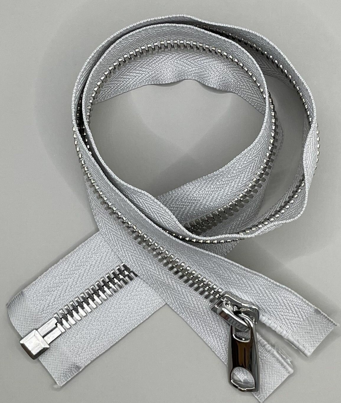 Молния металл, тип 10,65 см.1 замок, светло-серый, зубья серебро. Италия.1шт.