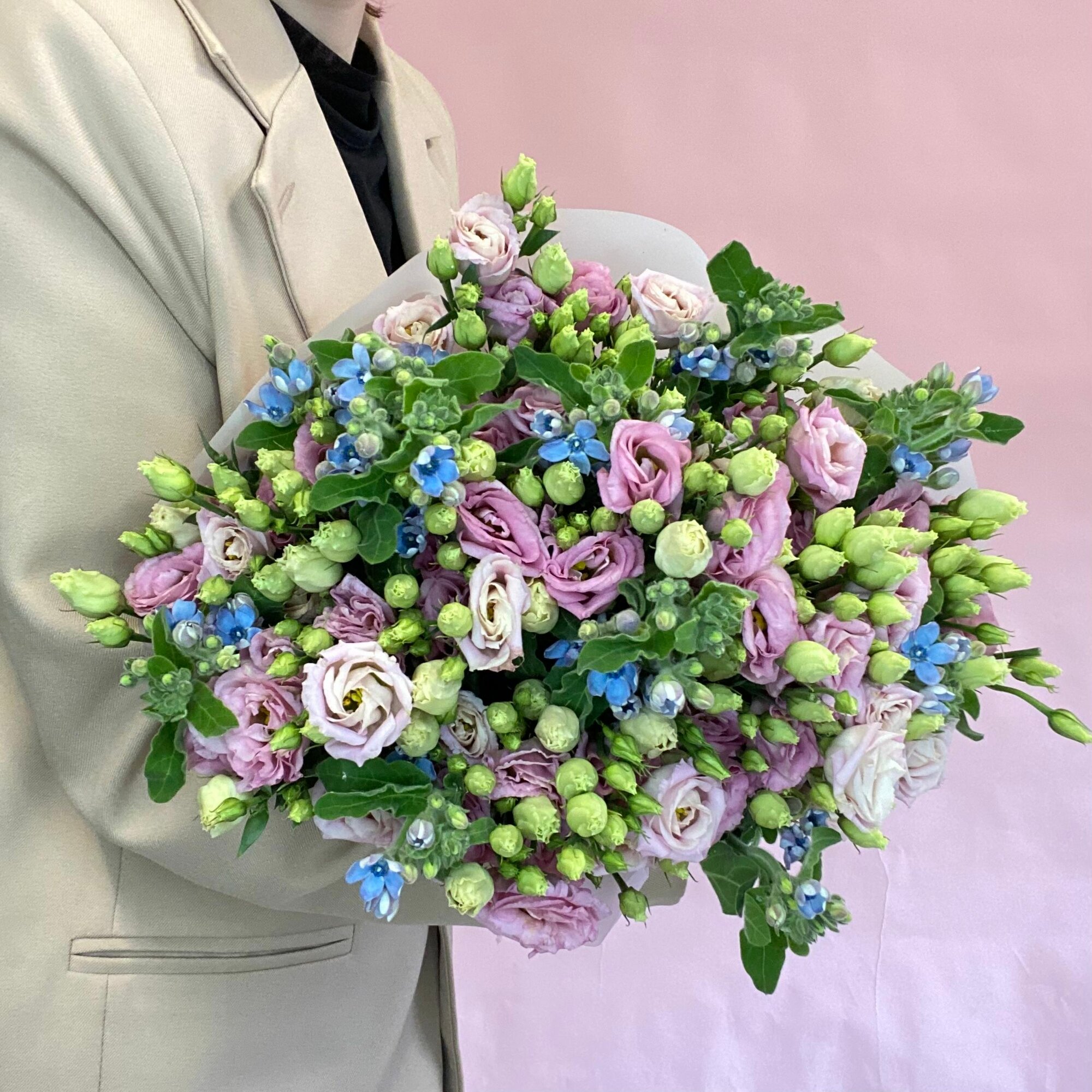 Свежий букет (эустомы 12 шт, оксипеталум 11 шт.), высота букета 50 см