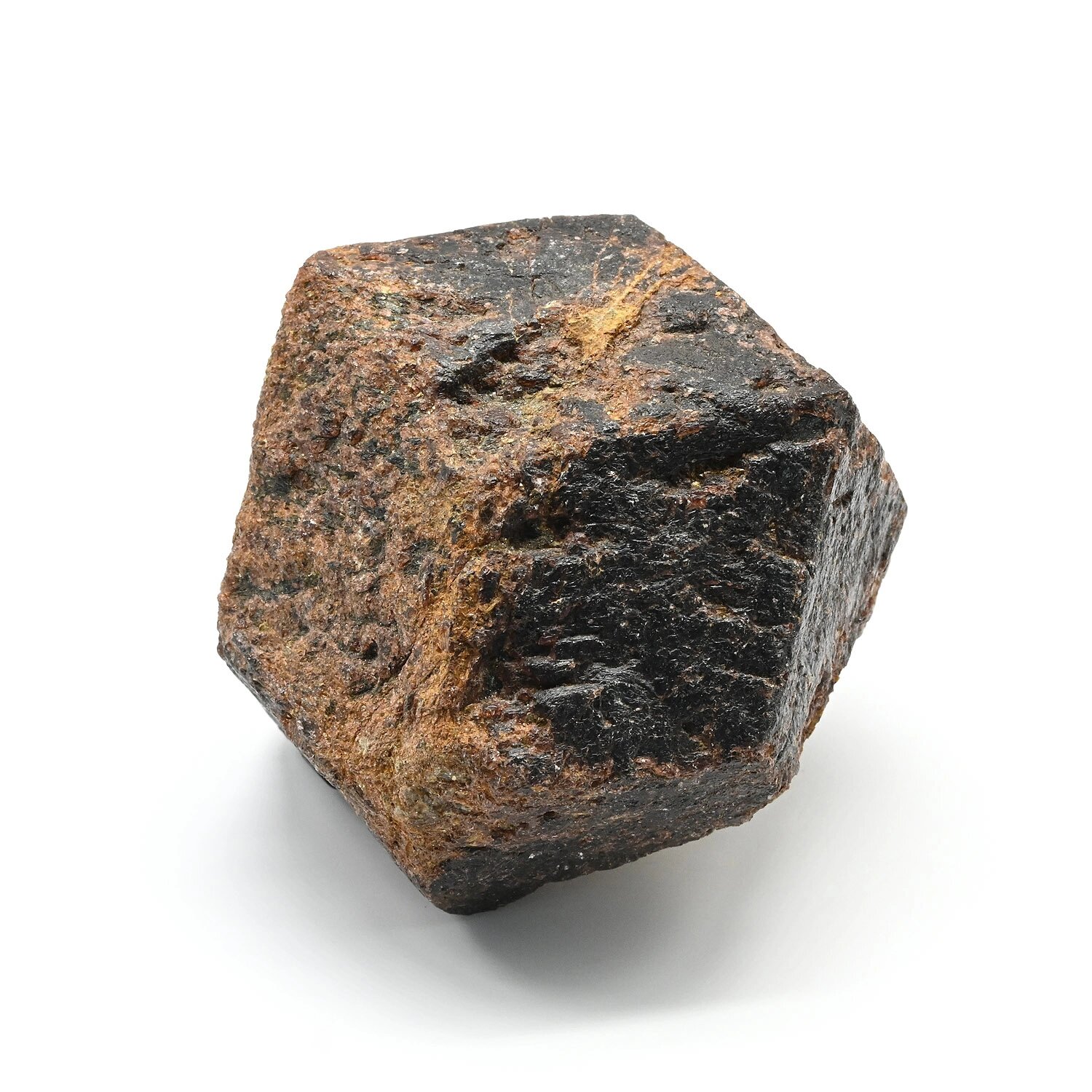 Гранат "Альмандин" 68*62*53мм, 431г. .